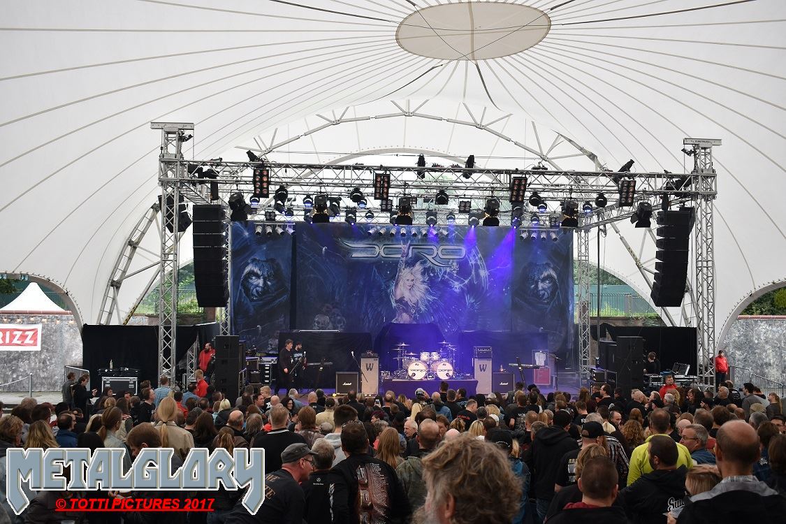 Interview: DORO 12-08-2017, Hanau / Amphitheater - METALGLORY Magazine